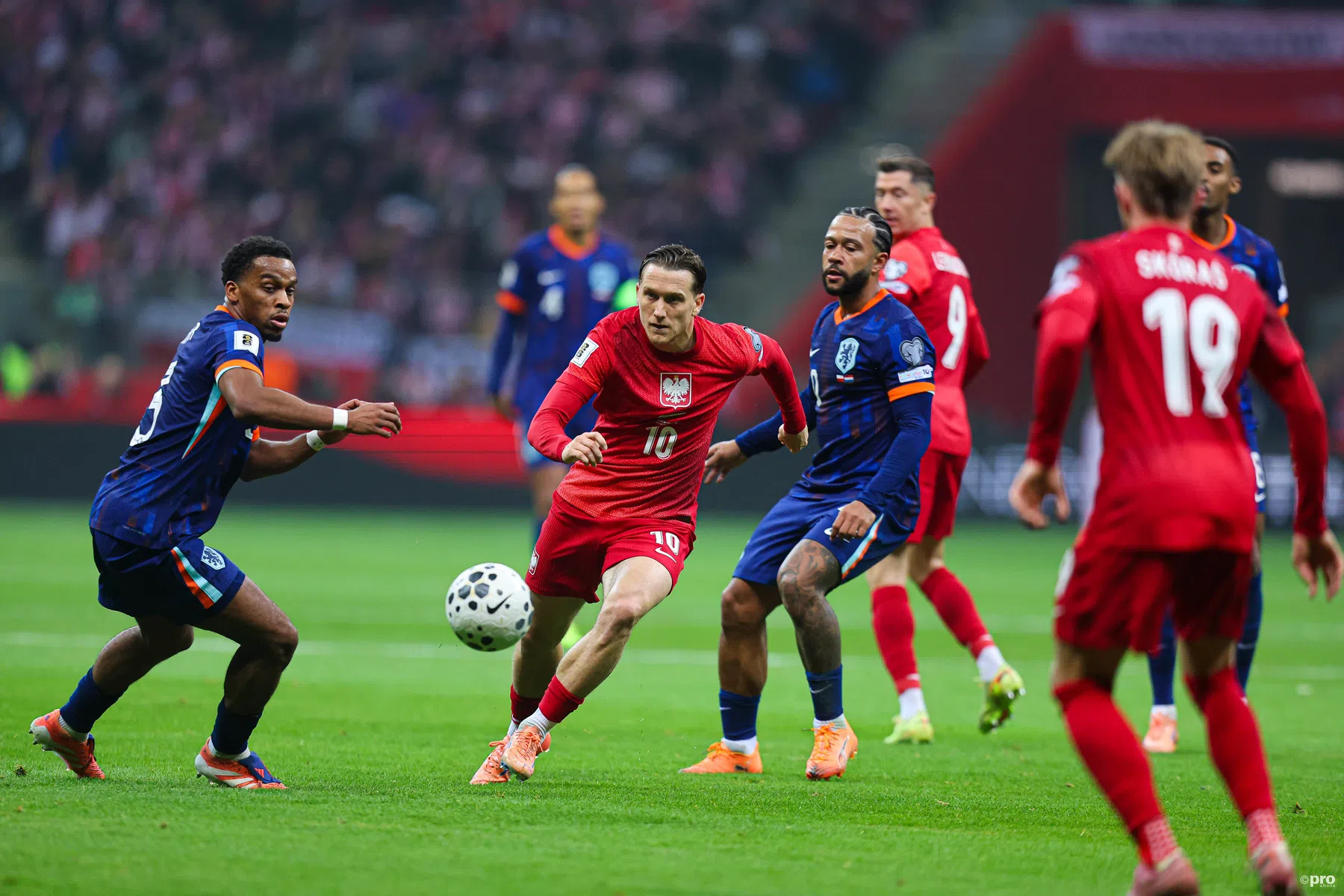 Poolse pers spreekt van 'groot schandaal' na duel met Oranje: 'Gênant'