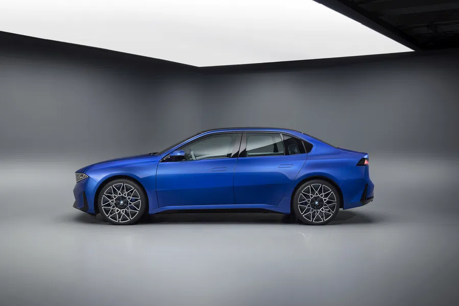 BMW lanceert eerste Neue Klasse sedan: i3 met 900 km bereik