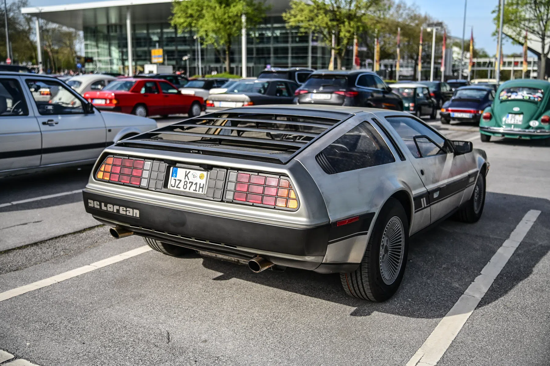 DeLorean DMC-12