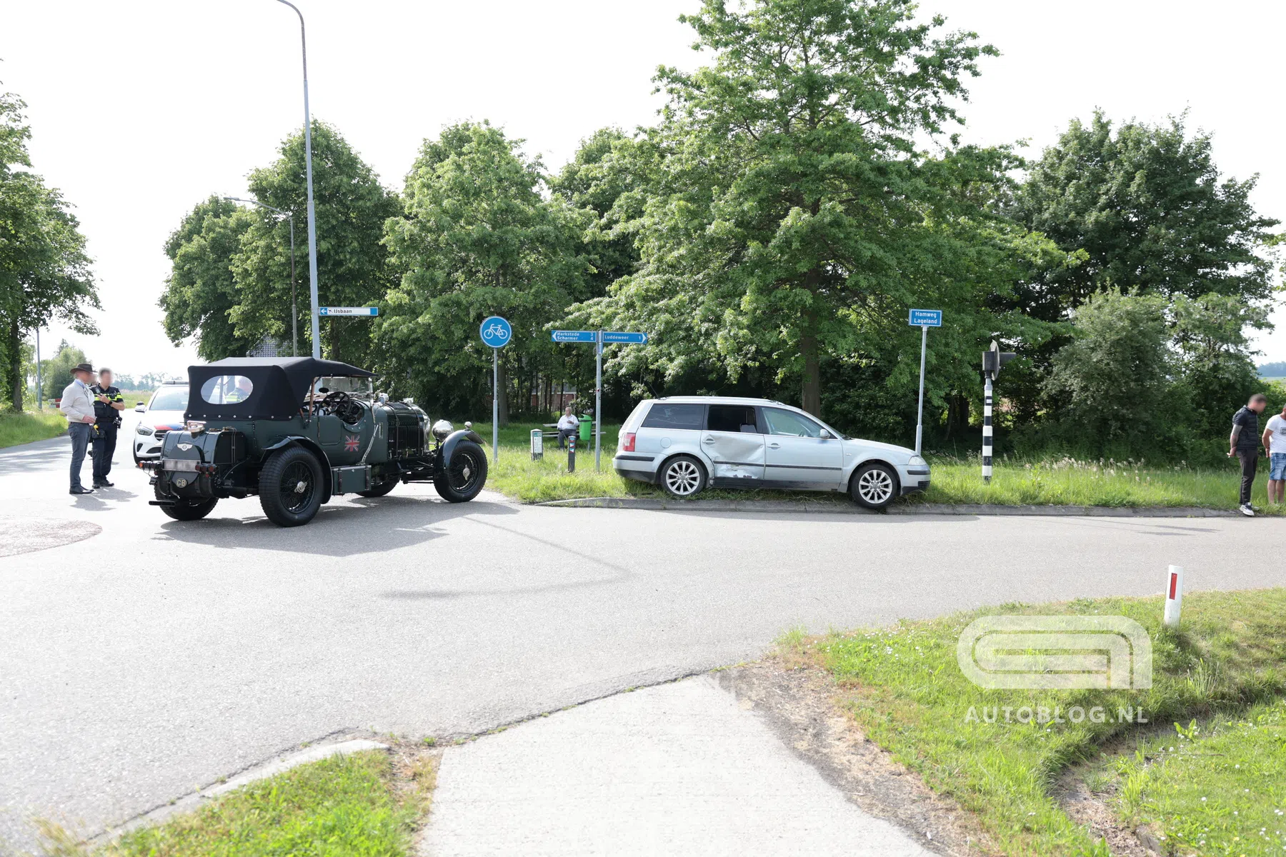 Au: miljoenen kostende Bentley toucheert Passat in Groningen