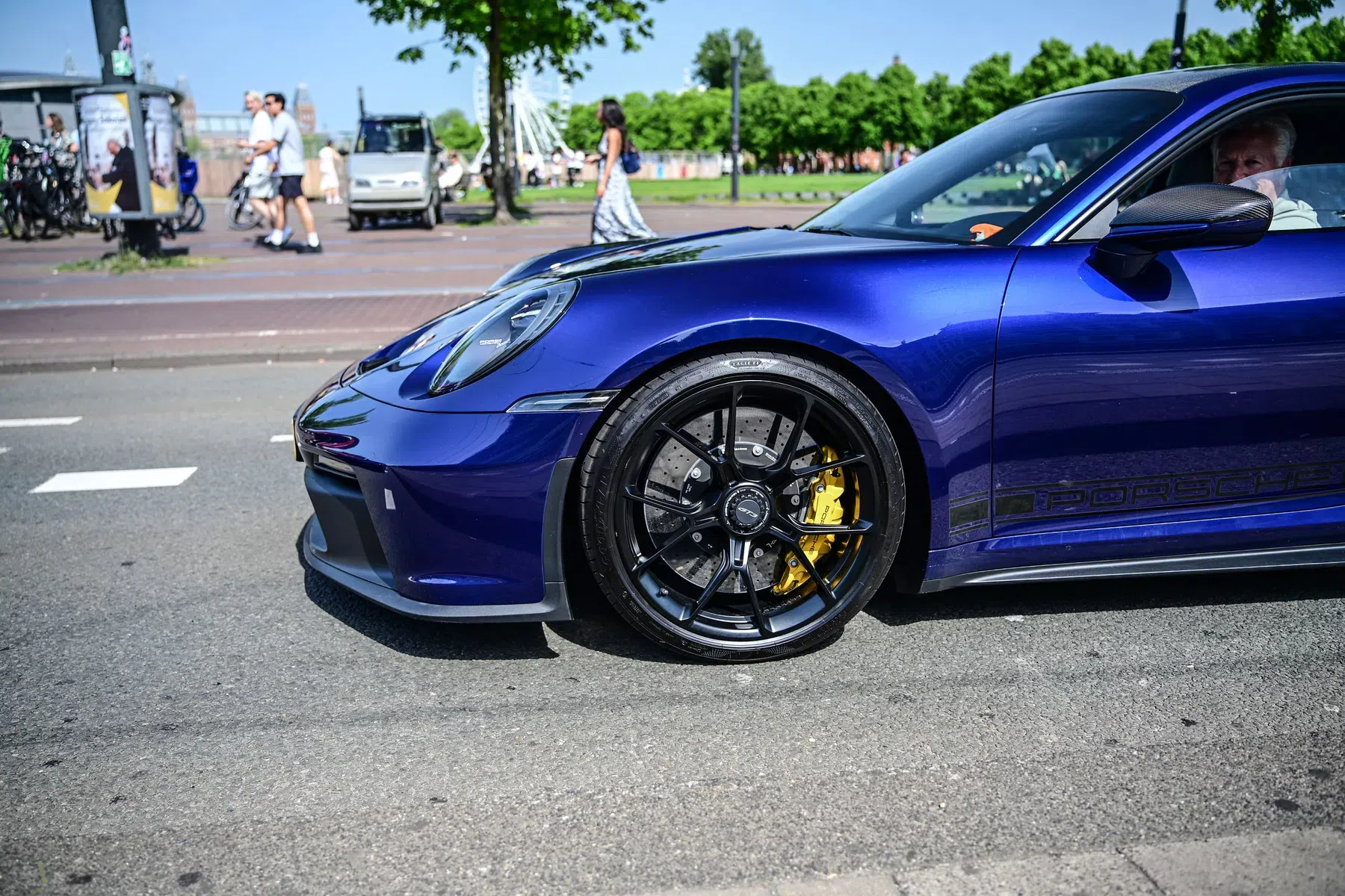 Bram Moszkowicz gespot in dikke Porsche 992 GT3