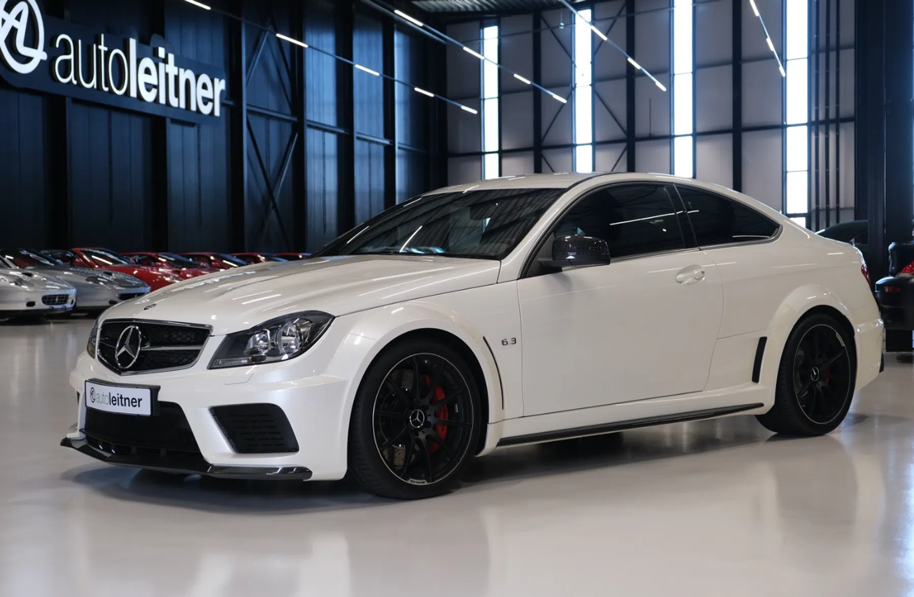 Deze hardcore C63 AMG Black Series is bijna nieuw