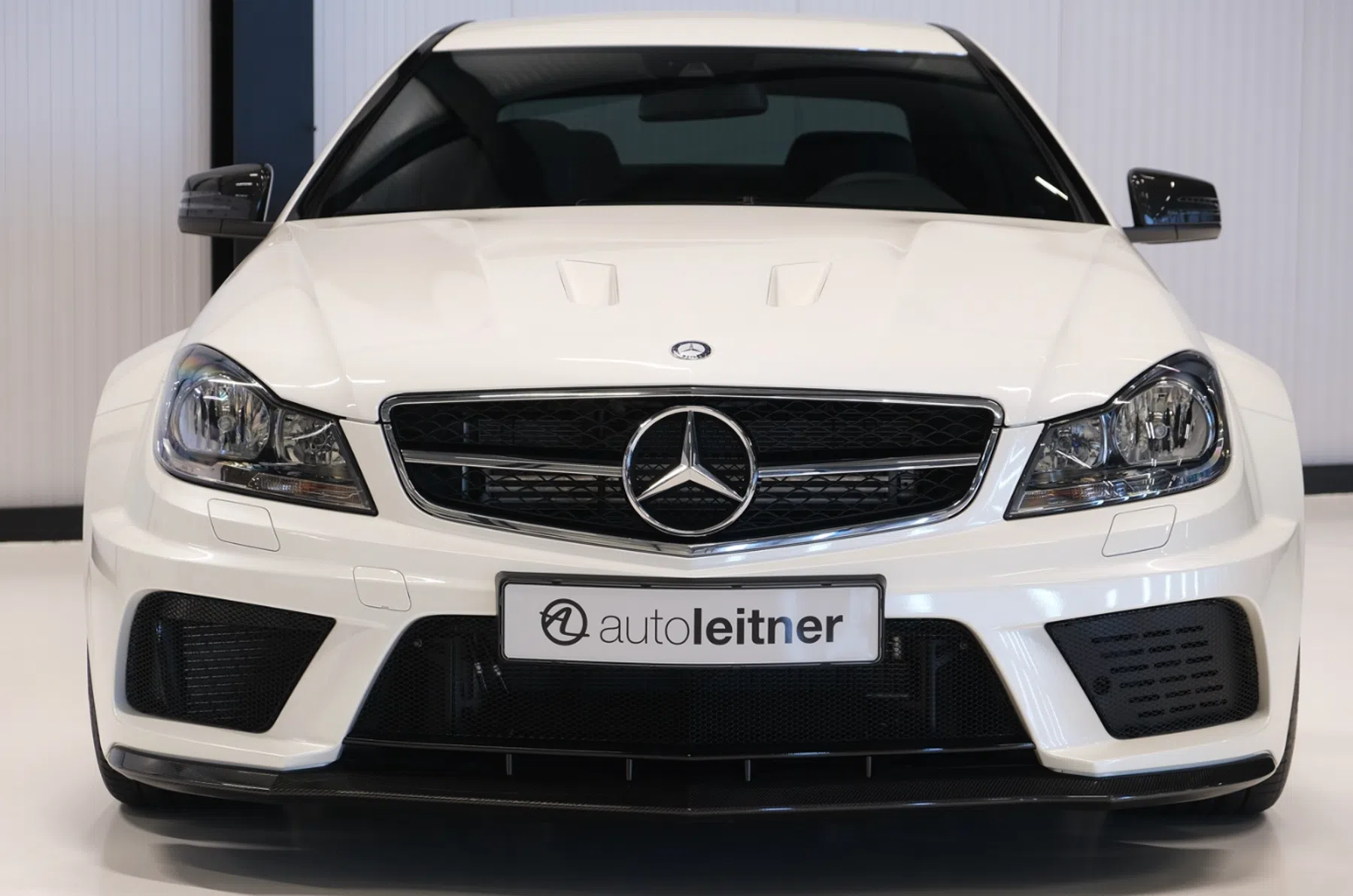 Deze hardcore C63 AMG Black Series is bijna nieuw