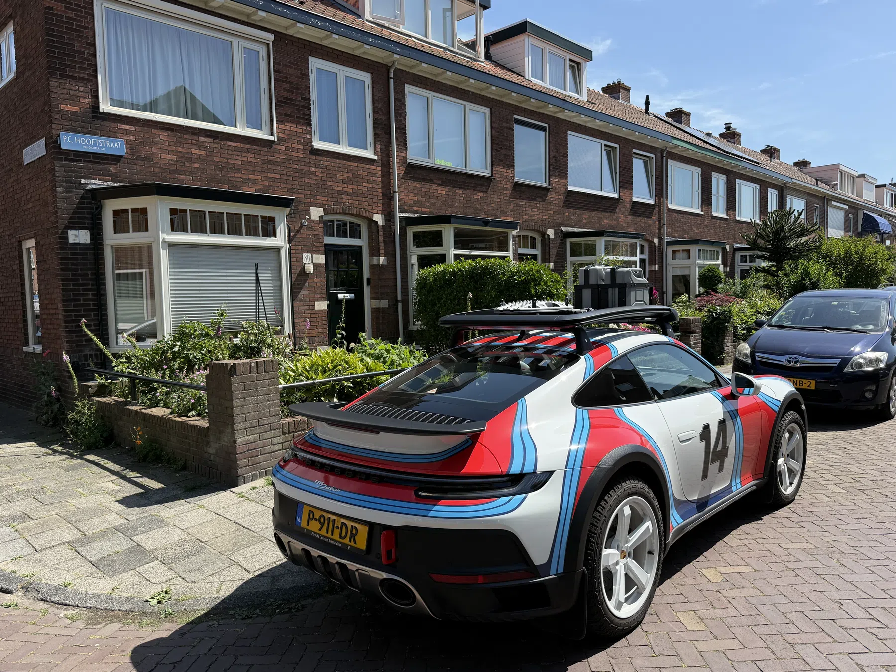 911 Dakar met vanity plate P-911-DR!