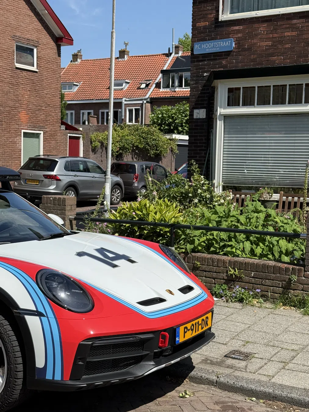 911 Dakar met vanity plate P-911-DR!
