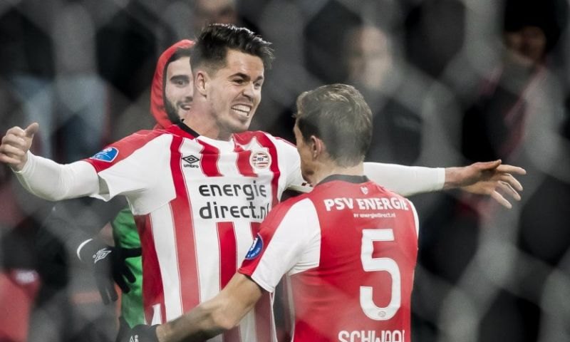 PSV komt laat op gang tegen VVV en wint met ruime cijfers na rode kaart