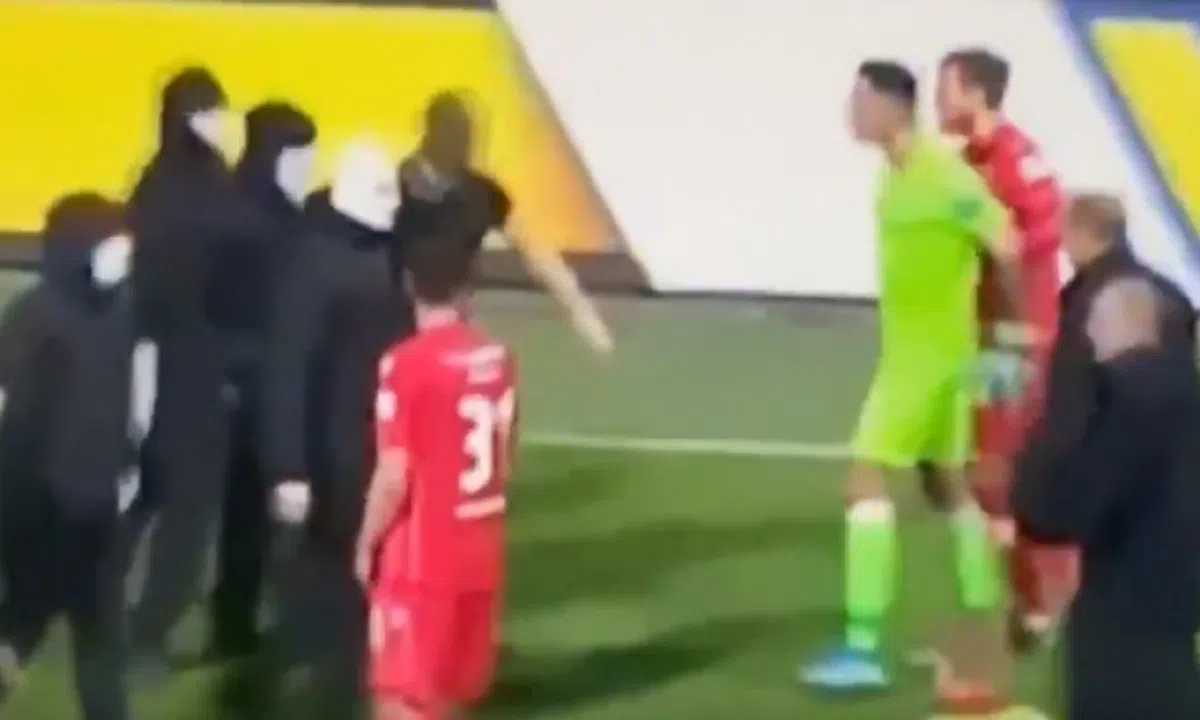 Bivakmutsen in Berlijn: gemaskerde Union-hooligans in aanraking met ...