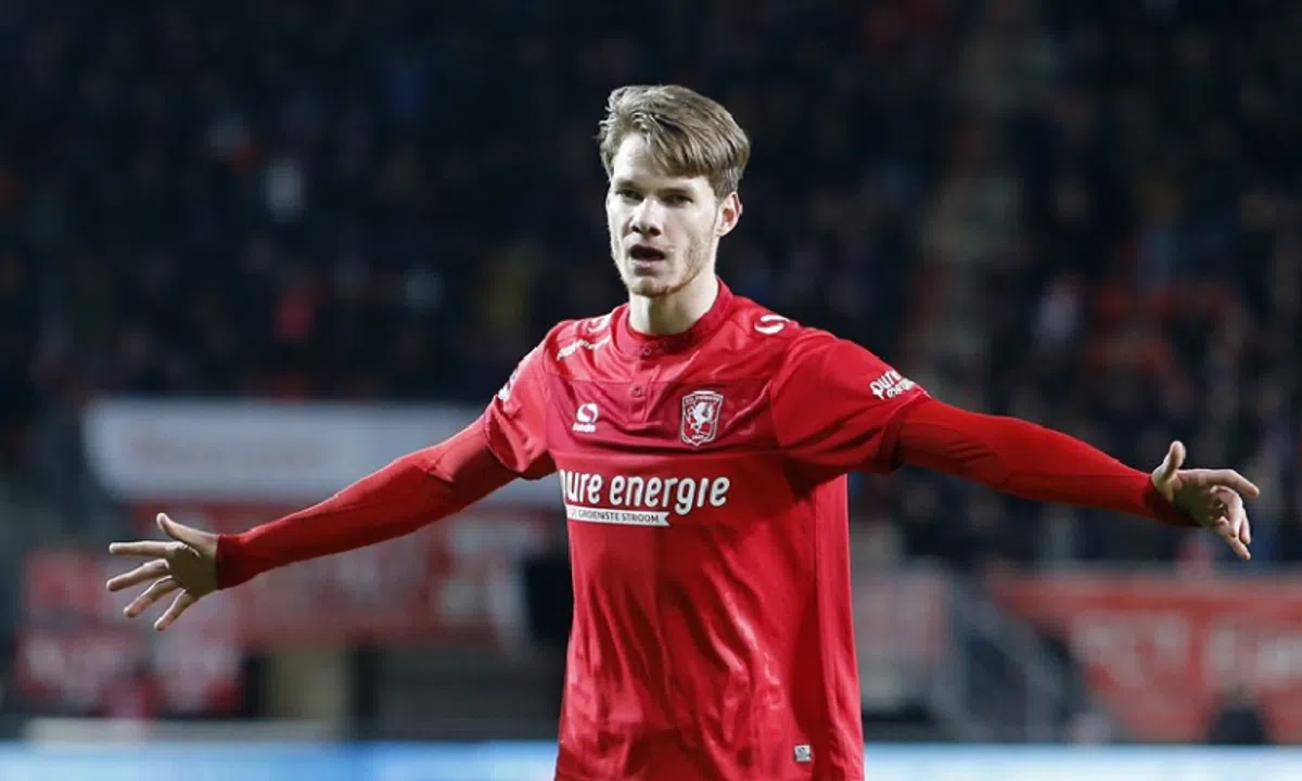 Oosterwijk (25) is profvoetballer af: 'Heb er voor nu een punt achter ...