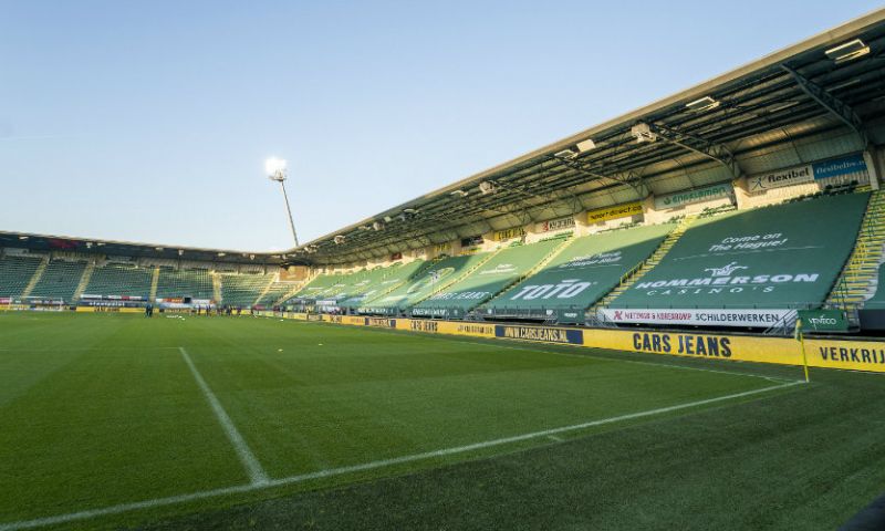 Opvallend: ADO-stadion bij extreme weersomstandigheden gedeeltelijk ...