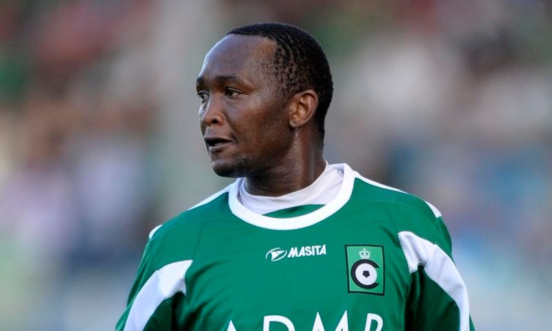 'Cercle Brugge schenkt uitrustingen aan goede doel van ex-speler Nyoni'