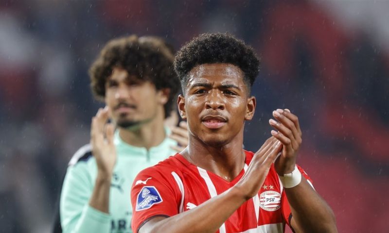 PSV-back is openhartig: 'Twente zou een mooie club zijn om te ontwikkelen'