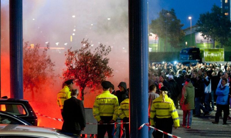Aboutaleb wijst naar hooligans Feyenoord en andere clubs: 'Alleen om te ...