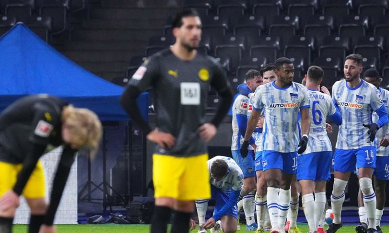 Bayern de grote winnaar, Dortmund-Belgen lopen opnieuw averij op