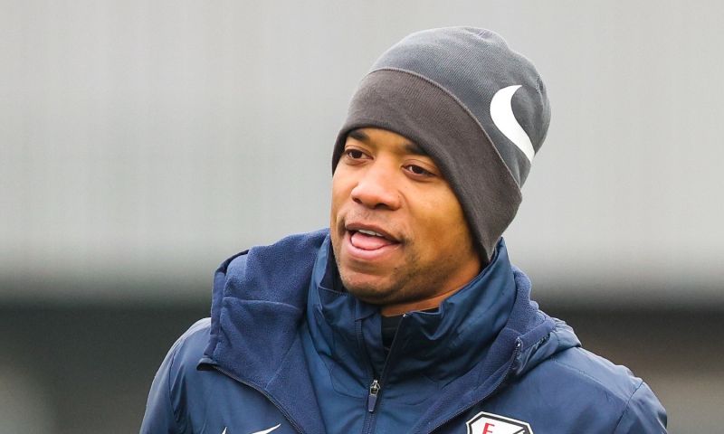 Niet spelende Emanuelson is gelukkig: 'Meer dan toen ik 10 keer zoveel ...