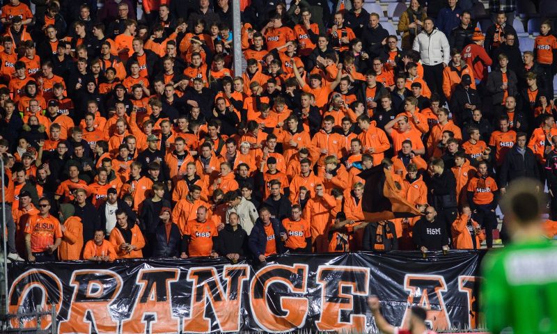 Volendam-fans slopen stoeltjes, wasbakken en wc's: 'Kost al snel ...