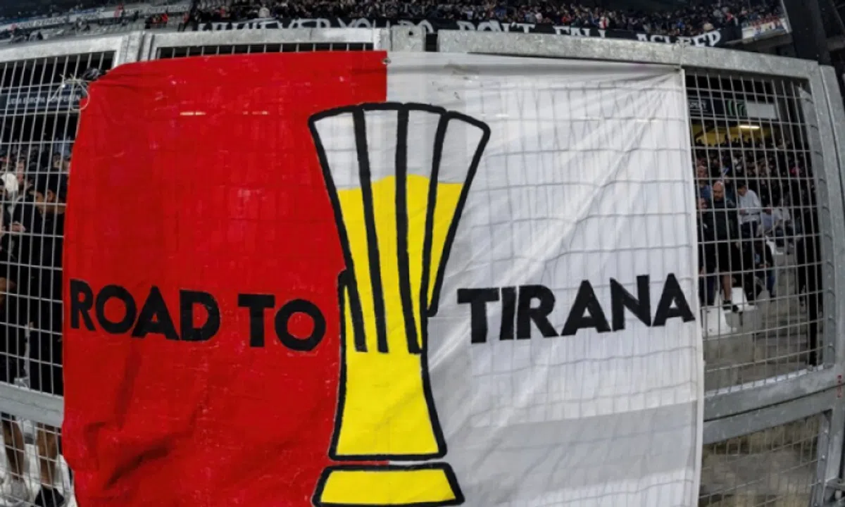 Nederlandse humor, Feyenoord laat bericht achter: 'Je m'appelle croissant'