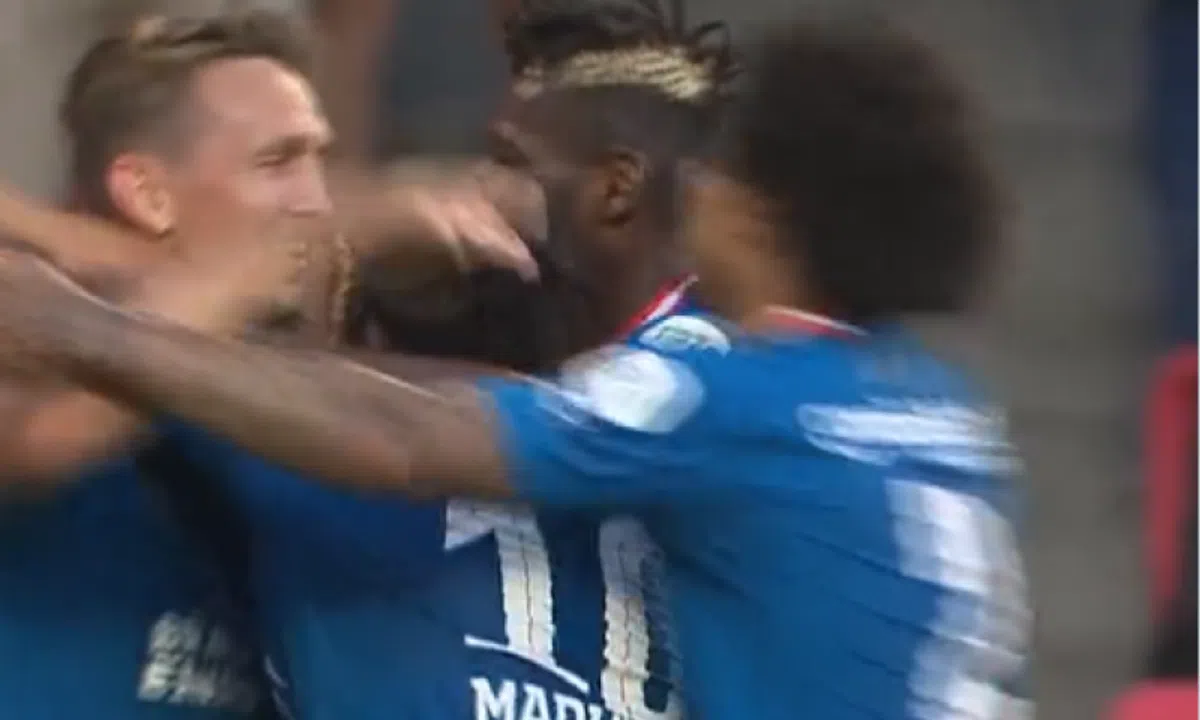 Daar is-ie: Luuk de Jong maakt eerste PSV-goal sinds zijn terugkeer