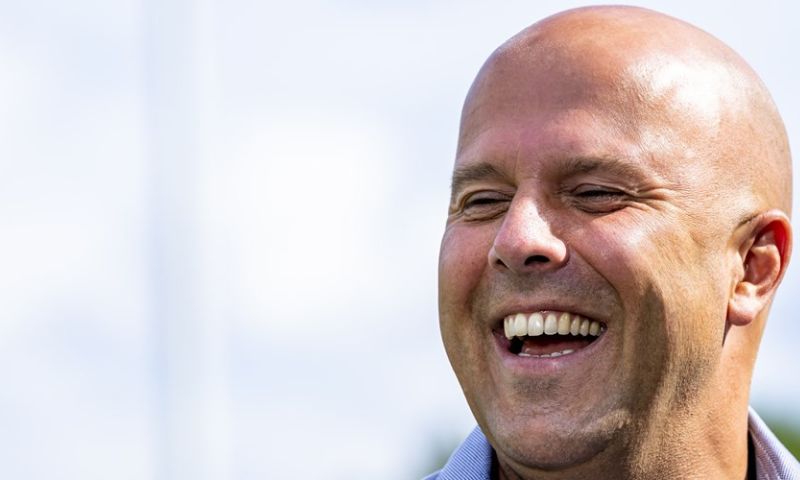 Slot praat mond voorbij en moet lachen: 'Over dat soort bedragen praten we'