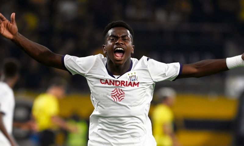 17-jarige Sadiki is de koele kikker van dienst: “Hier voetbal je voor”