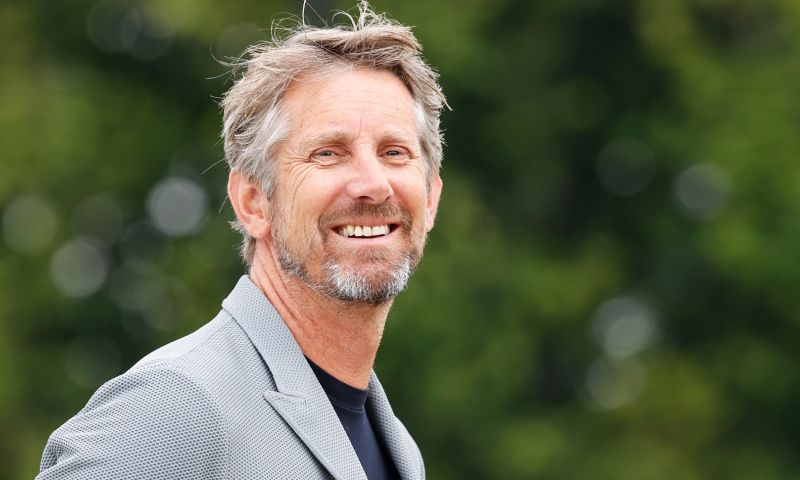 Van der Sar blikt terug op transferperiode Ajax: 'Moet je ten strengste ... Van der Sar blikt terug op transferperiode Ajax: 'Moet je ten strengste ...