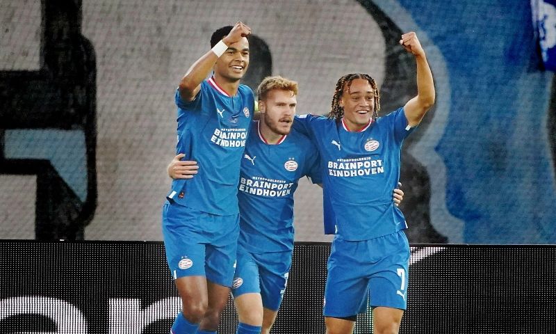 PSV recht de rug in Europa, scoort vijf keer en ruikt even aan grootste zege