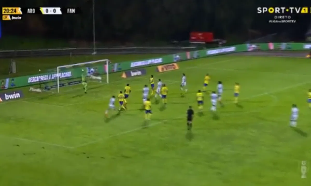 GOAL: Colombatto (ex-STVV) scoort waanzinnige vrijschop