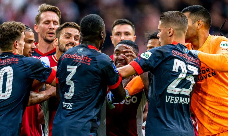 'Kinderdagverblijf' bij Ajax-PSV: 'Vijf, zes rode kaarten en flinke schorsingen'