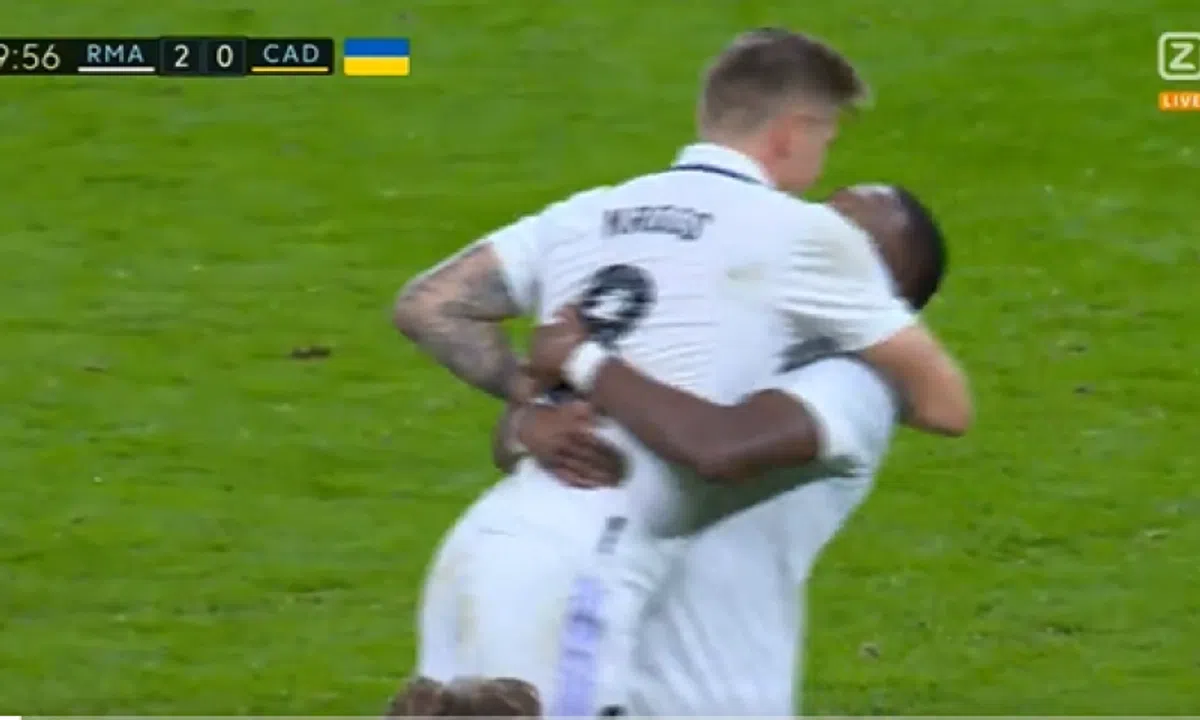 GOAL: Wat een heerlijke knal, Kroos neemt bal in één keer op zijn slof