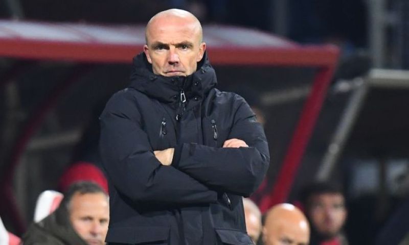 Molenaar steunt Schreuder: 'Knoert van verdediger halen en voor Ziyech ...