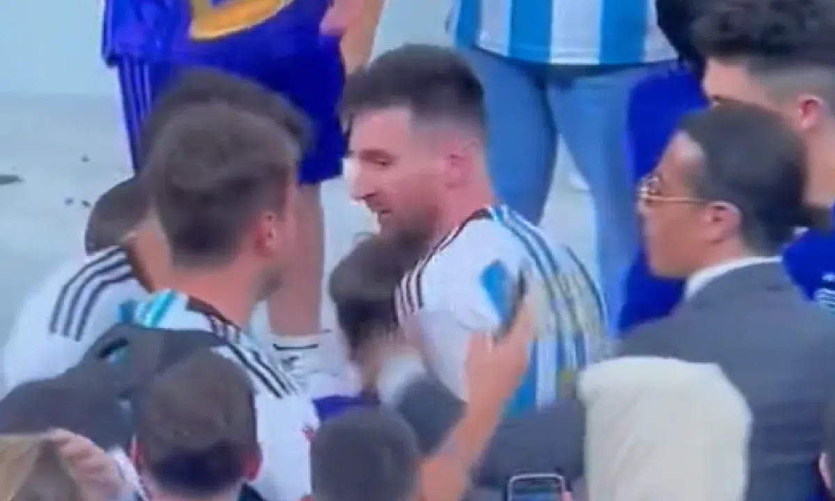 Laat Messi met rust! Salt Bae zorgt voor veel ergernis