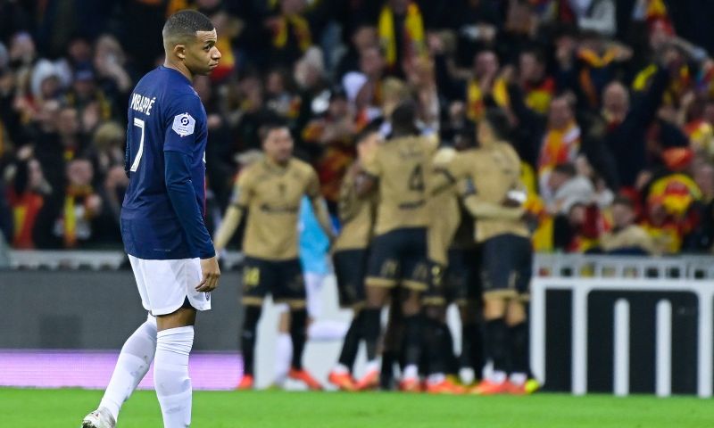 PSG-coach kijkt in de spiegel na uitglijder: "Gemis Messi en Neymar geen excuus"