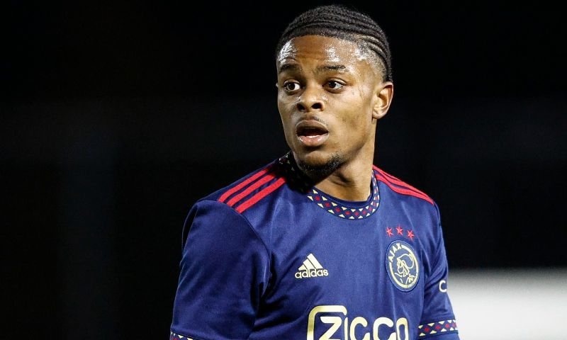 'Ajax geeft niet op en wil Hansen behouden, kapers op de kust voor ...