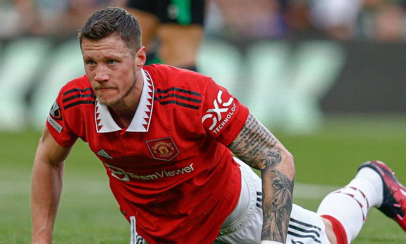 LIVE-discussie: Ten Hag grijpt in en zet Weghorst na negentien duels op ...