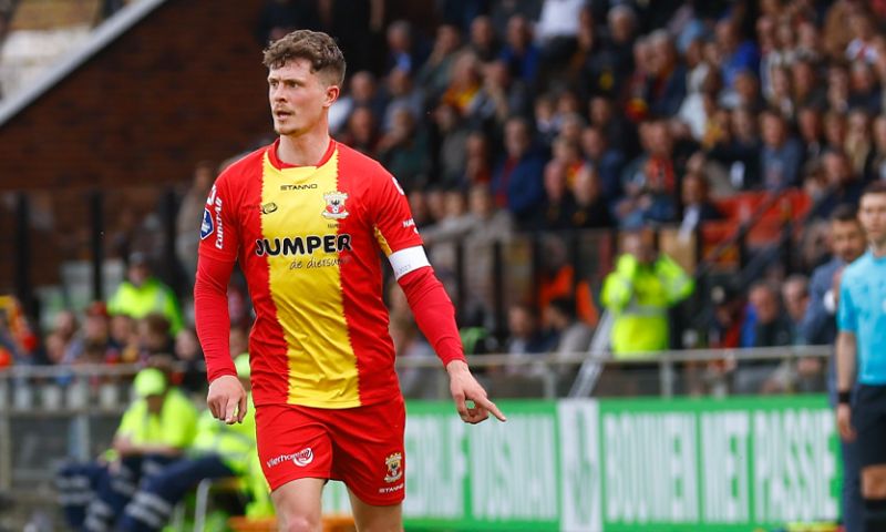 Bas Kuipers vraagt aandacht voor onderzoek tijdens Go Ahead Eagles - FC ...