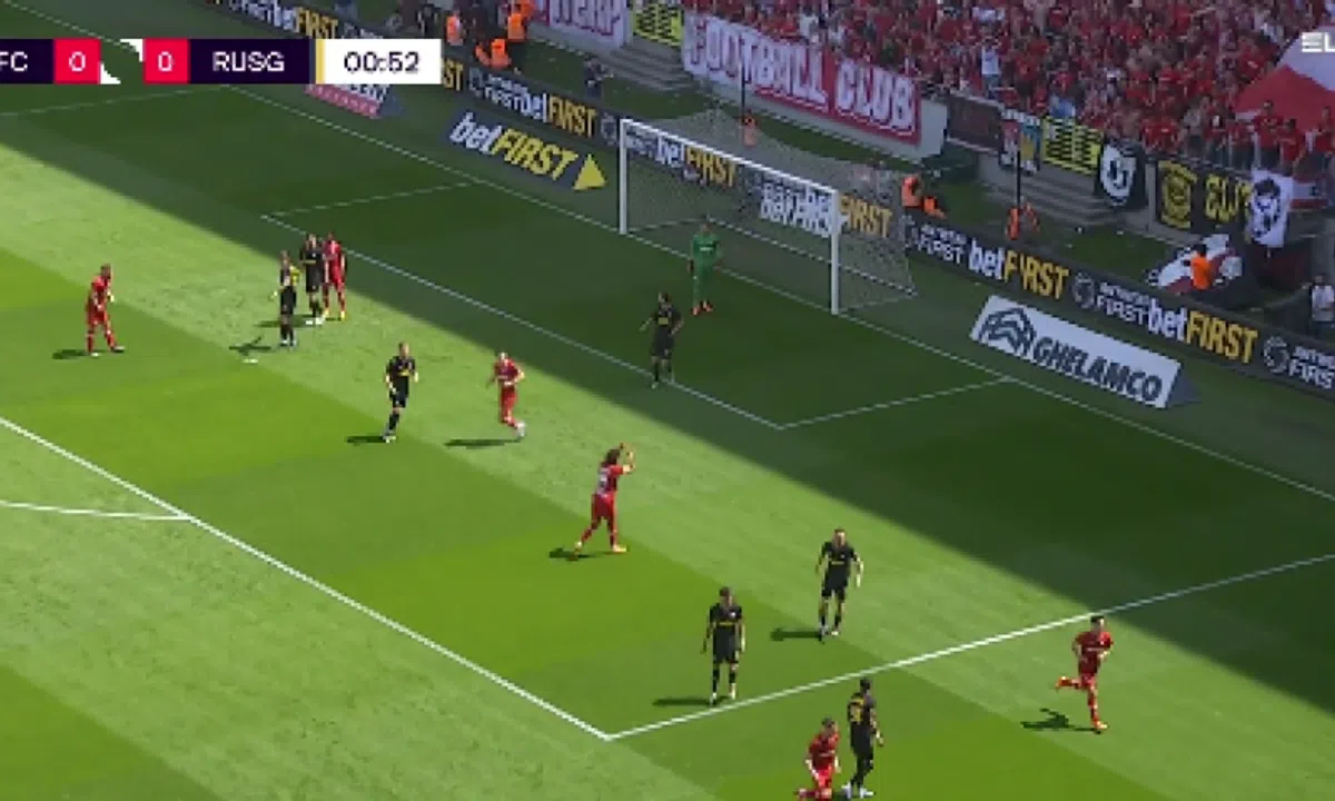 Bosuil in vol ornaat! Oorverdovende aftrap en meteen een kans