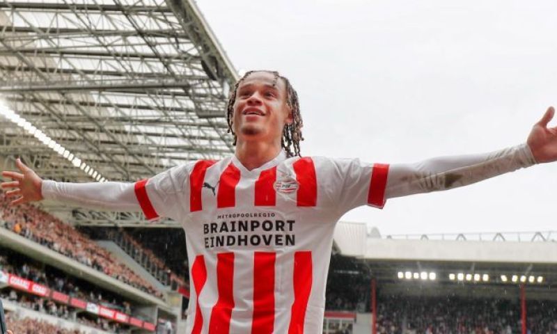 L'Équipe: Simons verkiest PSV waarschijnlijk boven PSG en kan ...