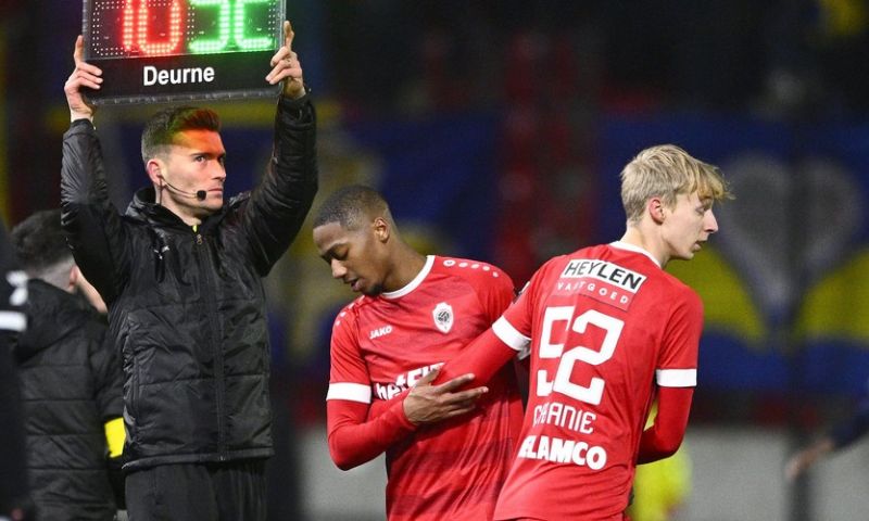 OFFICIEEL: Jonkie Corbanie krijgt eerste profcontract bij Antwerp