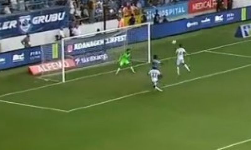 Juichen met Kluivert: Balotelli goed voor twee goals tijdens debuut in ...