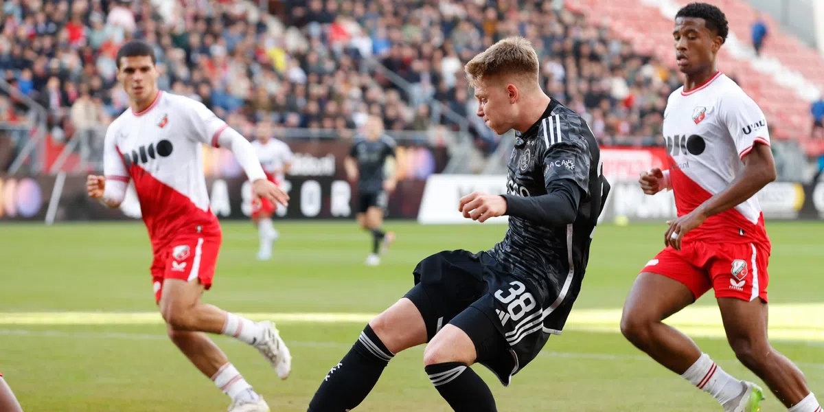 De Boer ziet grote potentie in Ajax-talent: 'Een type als Kevin de Bruyne'