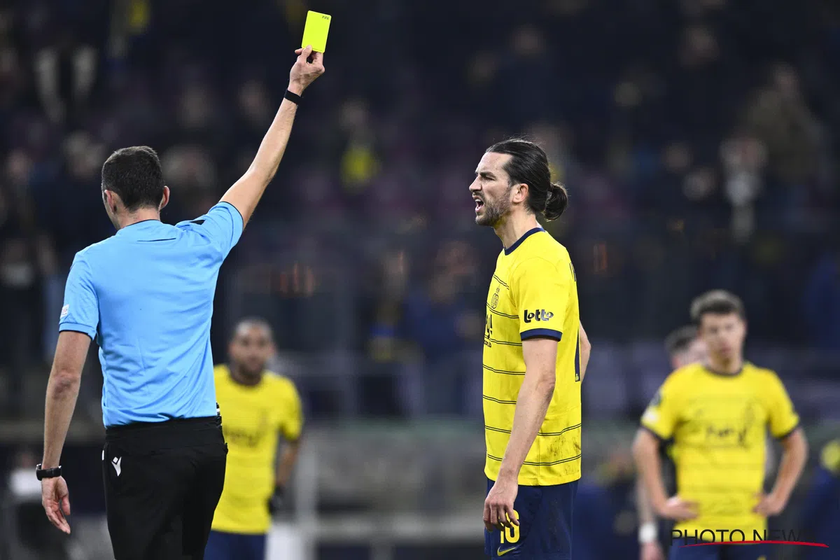 Burgess wist niets van schorsing en wijst naar ref: "Floot alles in hun ...