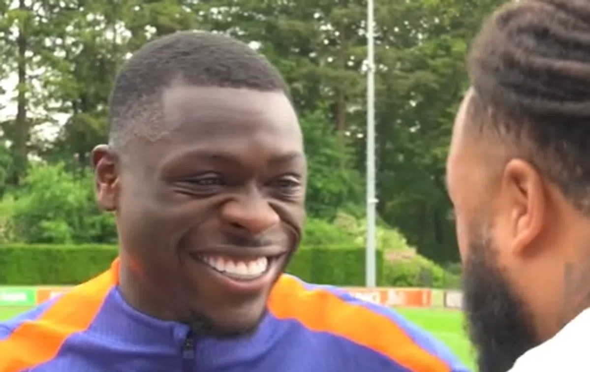 Brobbey being Brobbey: spits reageert hilarisch op intieme vragen ...