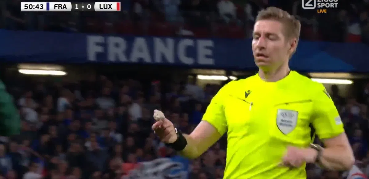 Steen op veld gegooid bij Frankrijk - Luxemburg