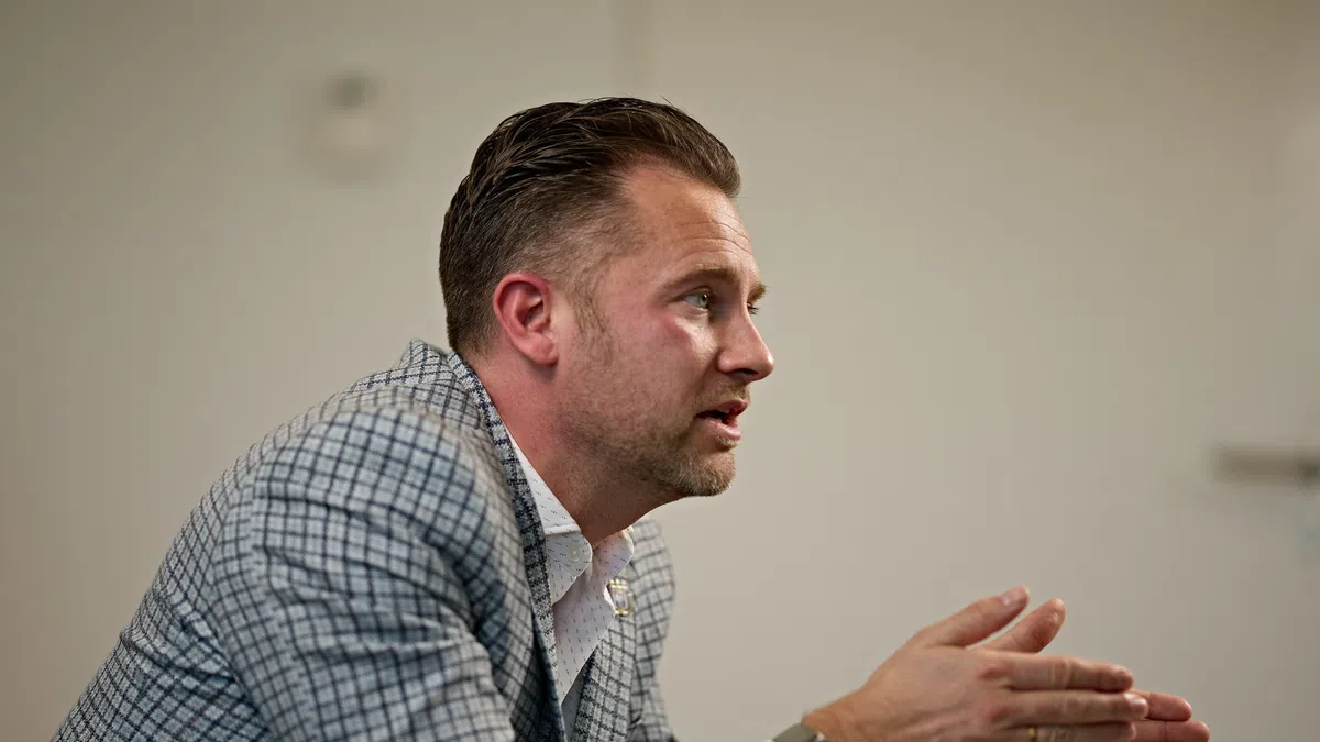 CEO Fredberg verdedigt zichzelf bij RSCA: “Ik trek ten strijde voor ...