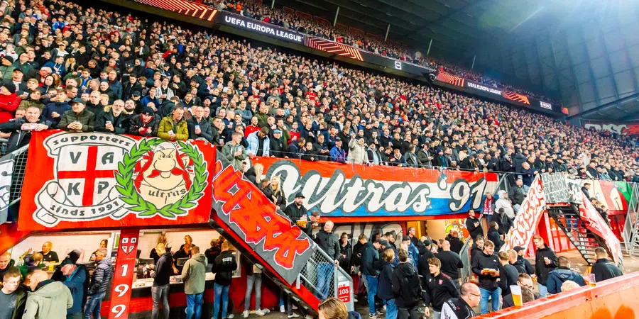 Groep uit harde kern Ajax in Enschede te gast bij FC Twente - Lazio