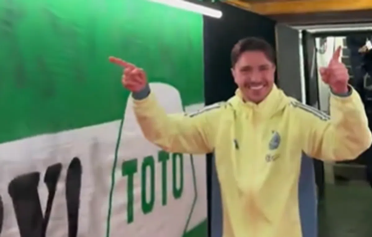 Extatisch: Berghuis en co. schreeuwen en juichen in Feyenoord-tunnel na ...