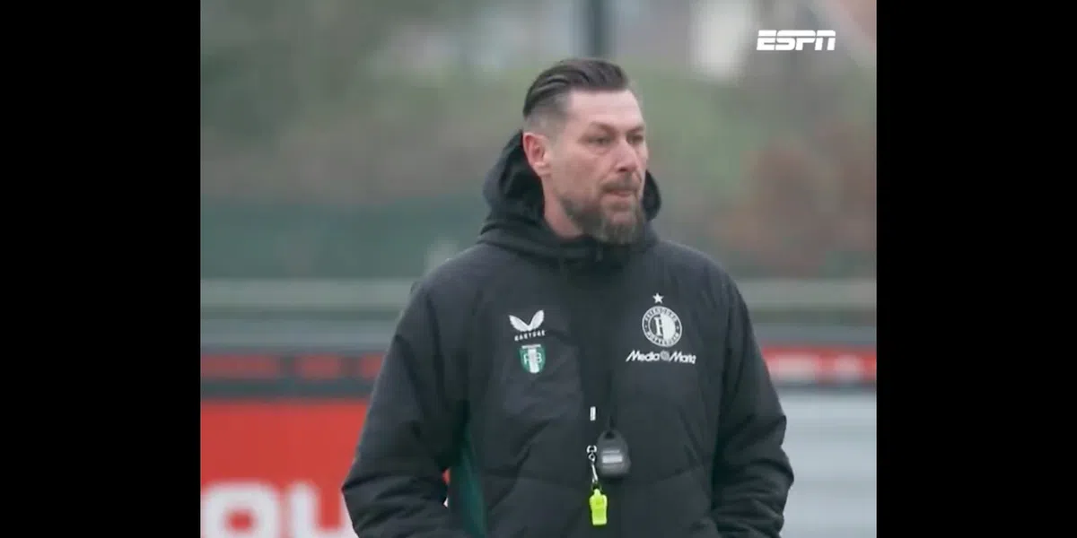 De beelden: Bosschaart leidt eerste training als coach van Feyenoord