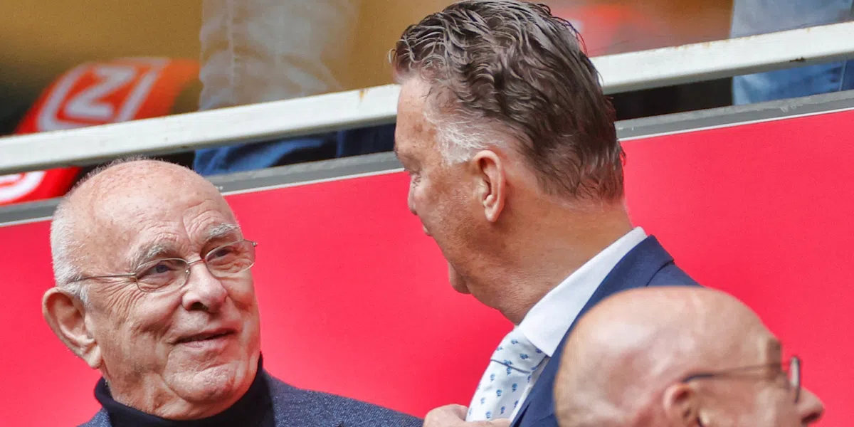 Geelen deelt complimenten uit op Ajax-vergadering: 'Heb ik diep respect ...