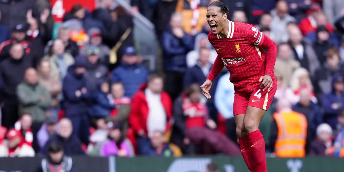 Van Dijk van schlemiel naar held in jubileumwedstrijd: 'Ben ik heel trots op'