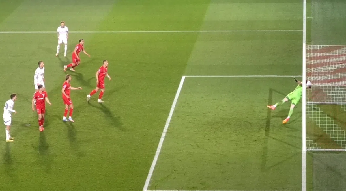 Bal over lijn Twente-PSV