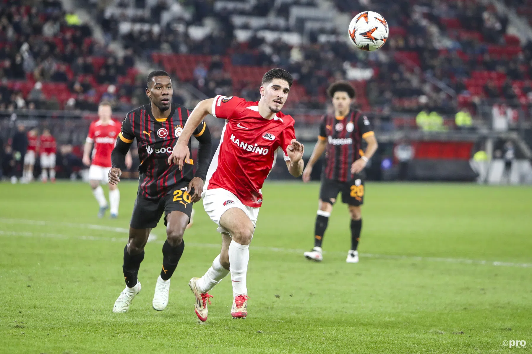 'Feyenoord opent gesprekken met Galatasaray over Colombiaanse verdediger'